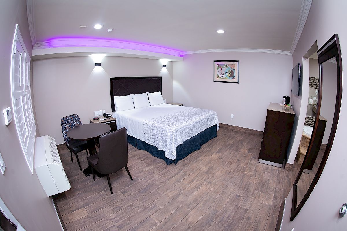 Hotel barato cerca de The Bicycle Hotel & Casino | Diamond Bell Inn ...